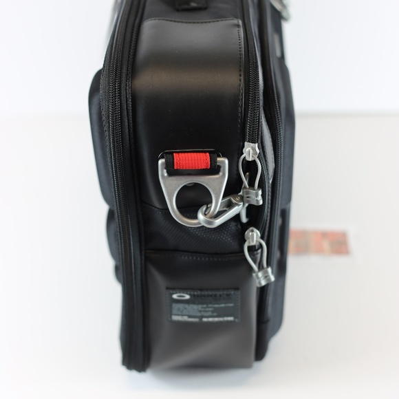 Oakley | Bags | 926600 Mens Oakley Office Computer Briefcase | Poshmark
